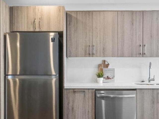 2 Br, 1 bath, Apartment 4875 Dundas St W