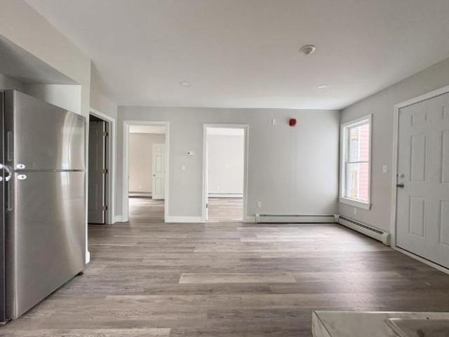 2 Br, 1 bath, Apartment 48 Knox St