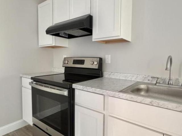 2 Br, 1 bath, Apartment 48 Knox St