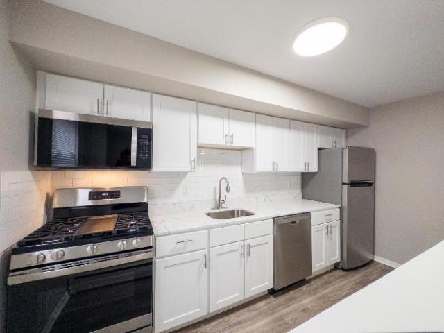 2 Br, 1 bath, Apartment 498 Plaza Boulevard