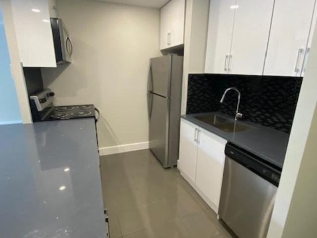 2 Br, 1 bath, Apartment 4 Superior Avenue