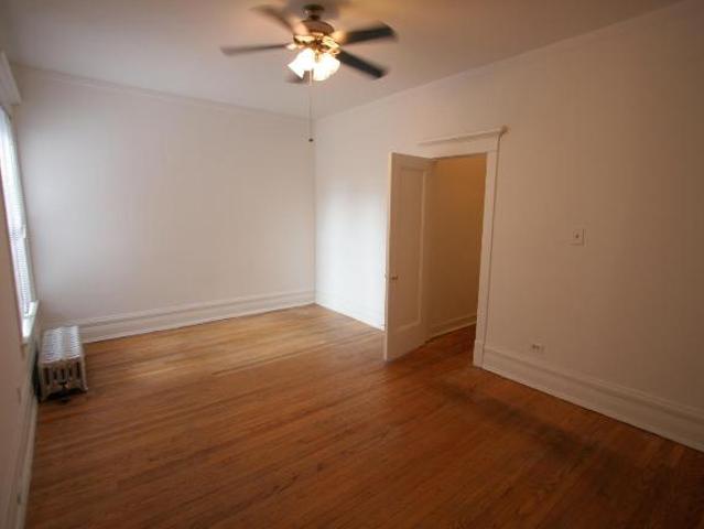 2 Br, 1 bath, Apartment 5043 S Drexel Ave