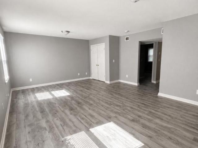 2 Br, 1 bath, Apartment 504 Spainhour Road