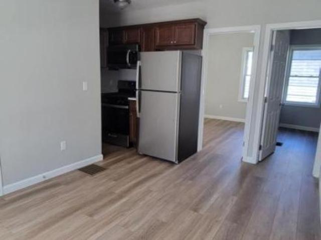 2 Br, 1 bath, Apartment 506 William St