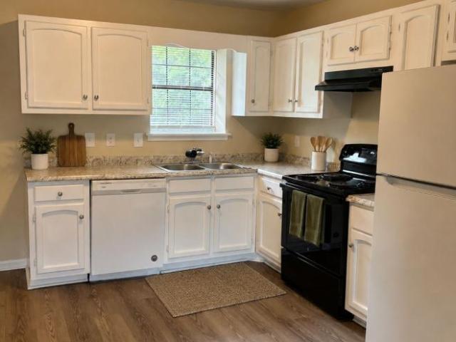 2 Br, 1 bath, Apartment 508 East Harden Street