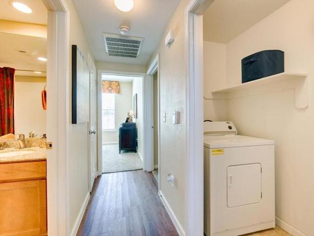 2 Br, 1 bath, Apartment 5001 Golden Triangle Boulevard