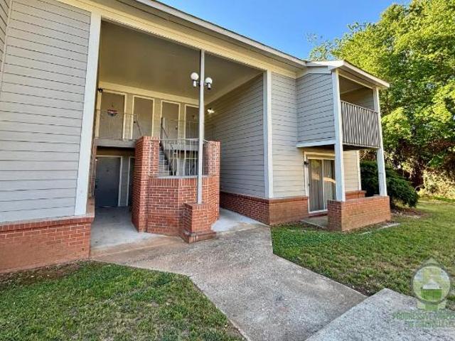 2 Br, 1 bath, Apartment 500 Fairview Street
