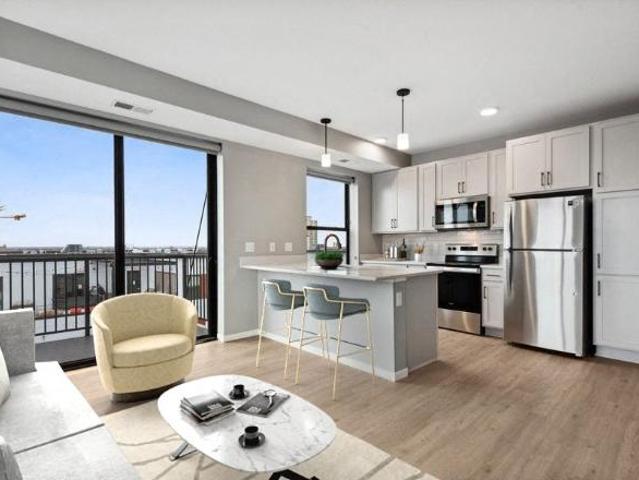 2 Br, 1 bath, Apartment 500 W Lake Street