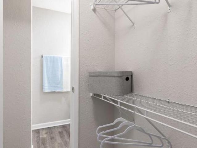 2 Br, 1 bath, Apartment 5151 Beverly Glen Village Ln