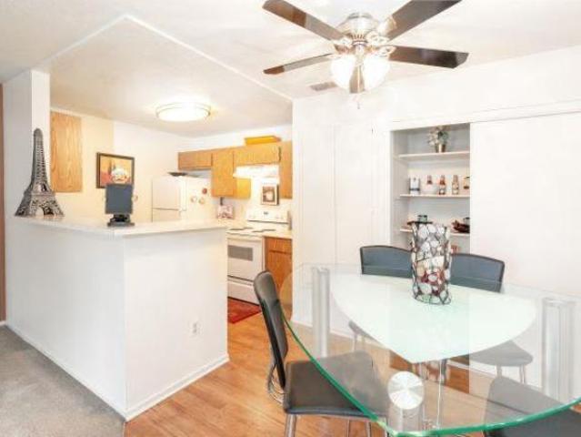 2 Br, 1 bath, Apartment 5152 Mack Road