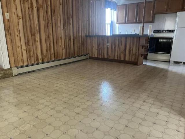 2 Br, 1 bath, Apartment 515 Main St