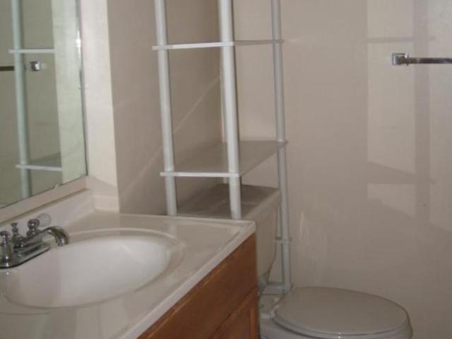 2 Br, 1 bath, Apartment 517 Minnesota St