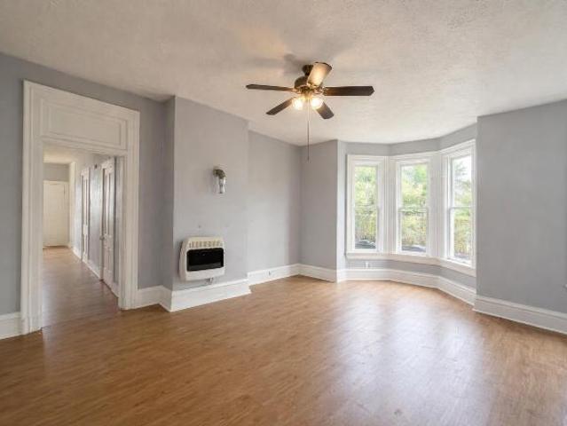 2 Br, 1 bath, Apartment 518 N College St