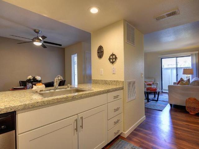 2 Br, 1 bath, Apartment 5240 Rocklin Rd