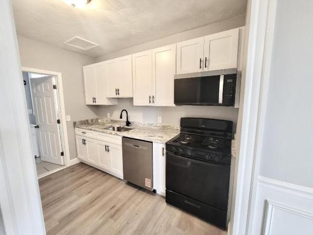 2 Br, 1 bath, Apartment 524 Charles St