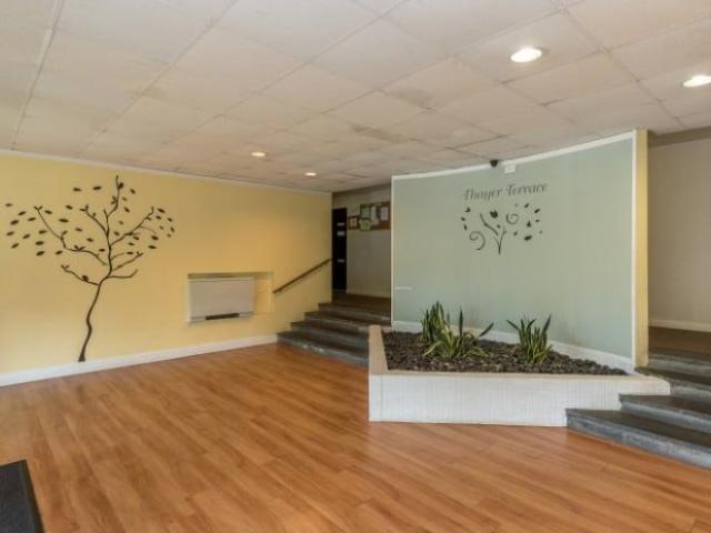 2 Br, 1 bath, Apartment 525 Thayer Avenue