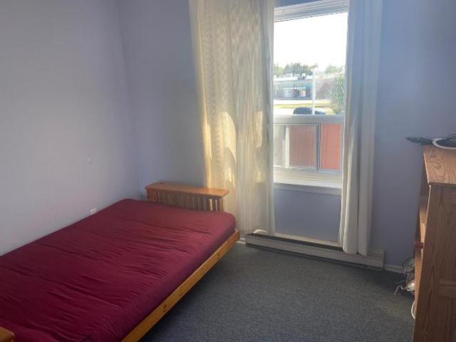 2 Br, 1 bath, Apartment 5291 Lakeshore Road