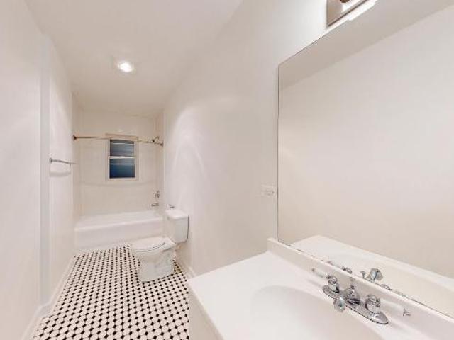 2 Br, 1 bath, Apartment 5222 S Drexel Ave