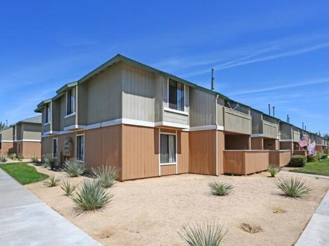 2 Br, 1 bath, Apartment 5226 E Olive Ave