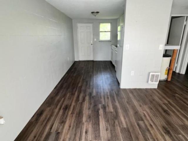 2 Br, 1 bath, Apartment 522 10th St W