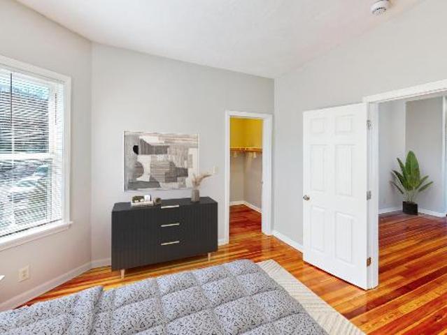 2 Br, 1 bath, Apartment 52 Sumner St