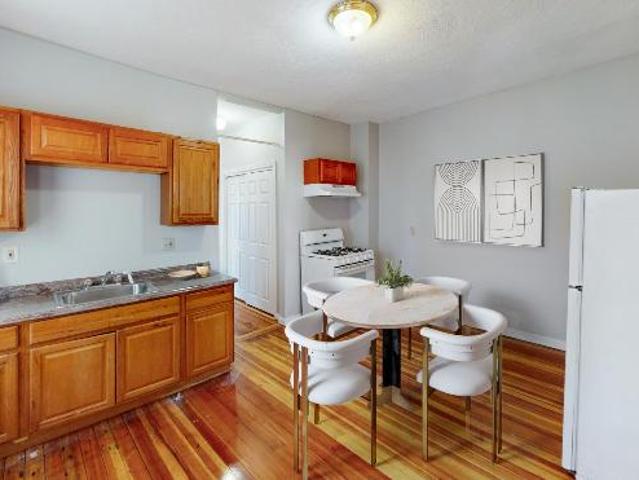 2 Br, 1 bath, Apartment 52 Sumner St