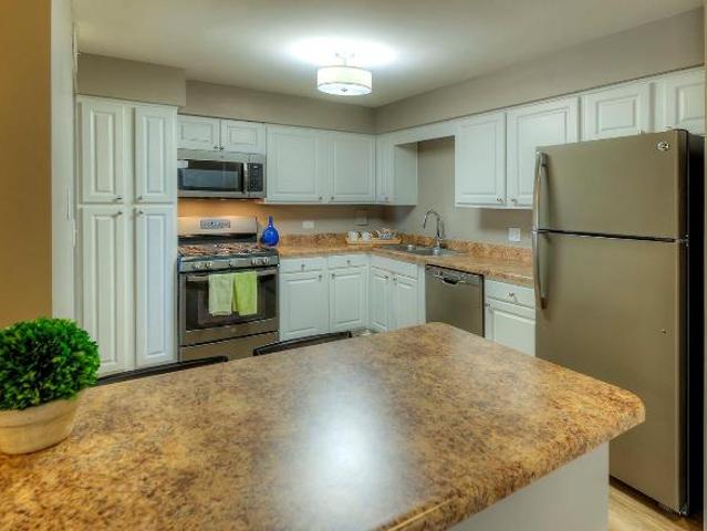2 Br, 1 bath, Apartment 535 E Thornhill Dr