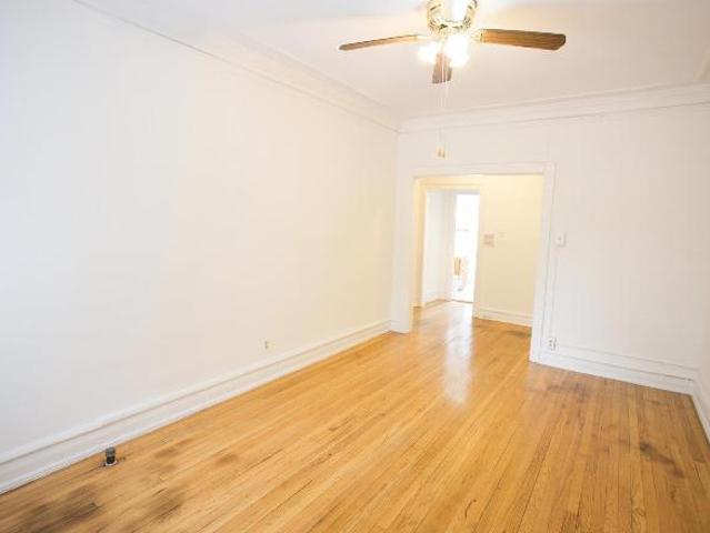 2 Br, 1 bath, Apartment 5300 S Greenwood Ave