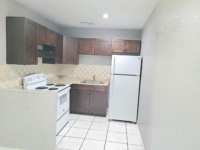2 Br, 1 bath, Apartment 5321 Nw 21st Ct