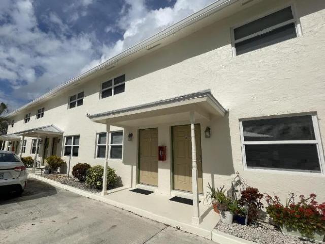 2 Br, 1 bath, Apartment 544 Sw 35th Street