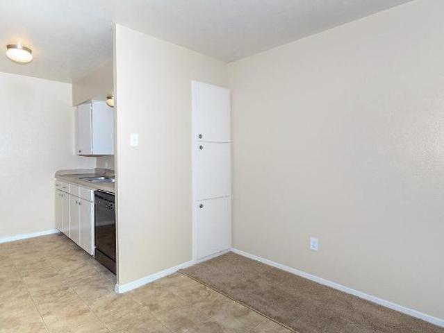 2 Br, 1 bath, Apartment 5501 Adams Dr