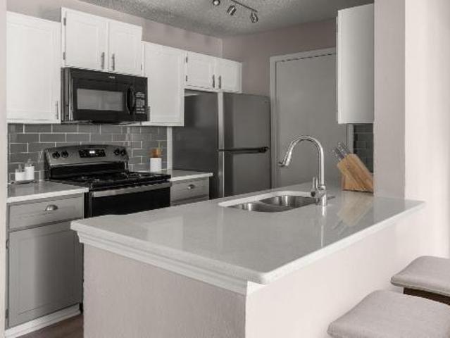 2 Br, 1 bath, Apartment 5501 Glenridge Dr