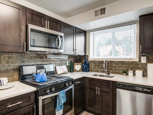 2 Br, 1 bath, Apartment 5510 Ascot Court