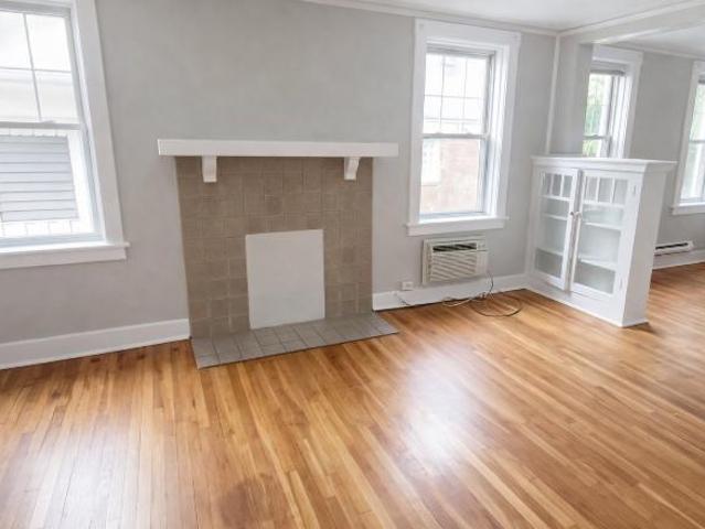 2 Br, 1 bath, Apartment 5619/5621 Hobart Street