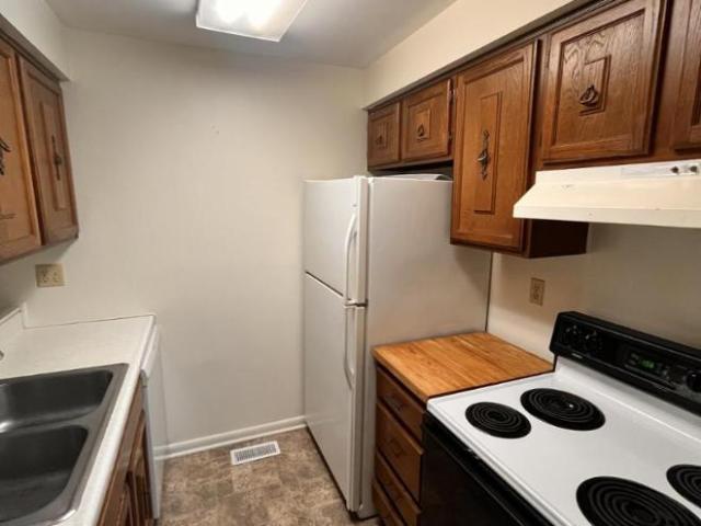 2 Br, 1 bath, Apartment 5626 Elgin Roof Drive