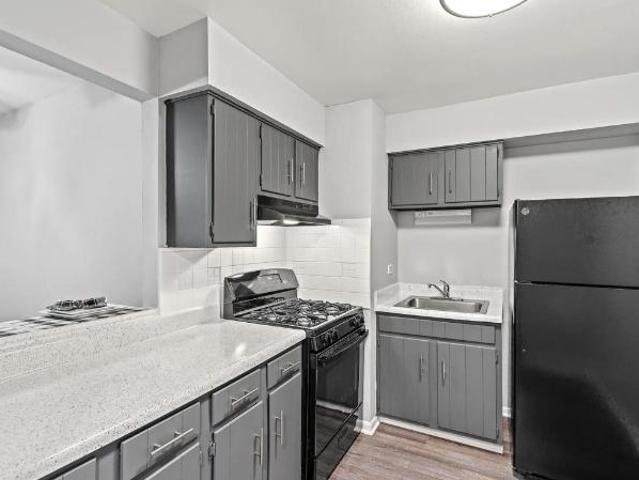 2 Br, 1 bath, Apartment 562 Deere Park Cir