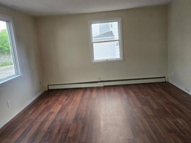 2 Br, 1 bath, Apartment 563 Cheshire St
