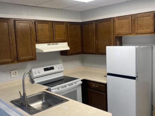 2 Br, 1 bath, Apartment 563 Washington Avenue