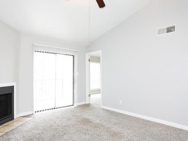 2 Br, 1 bath, Apartment 5741 Osuna Blvd NE