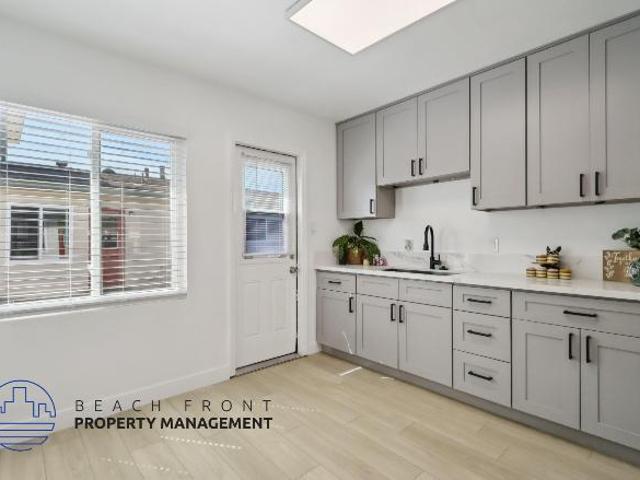 2 Br, 1 bath, Apartment 5776 Rostrata Avenue