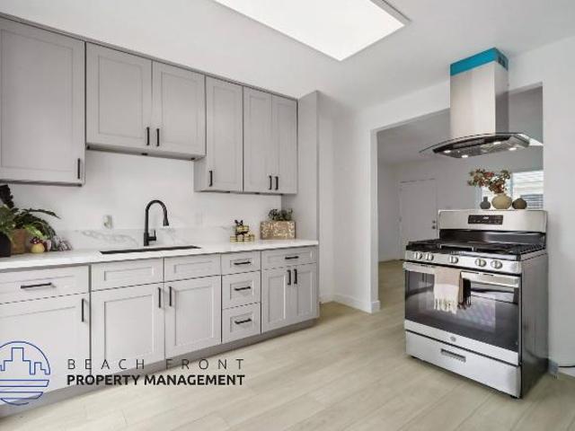 2 Br, 1 bath, Apartment 5792 5804 Rostrata Avenue