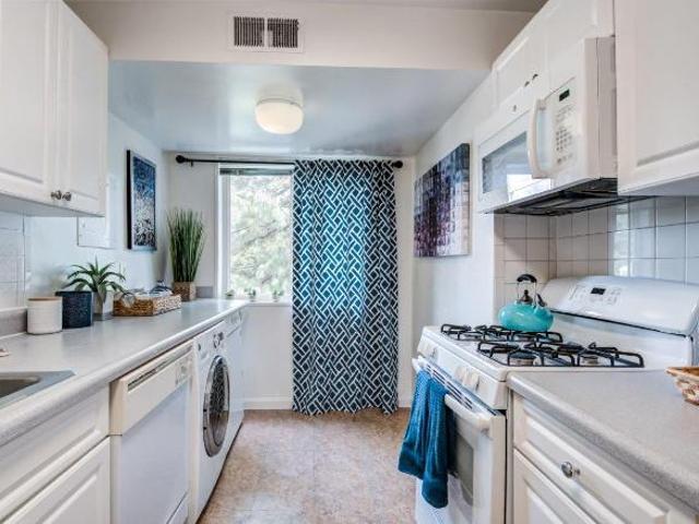 2 Br, 1 bath, Apartment 5797 A Rayburn Ave