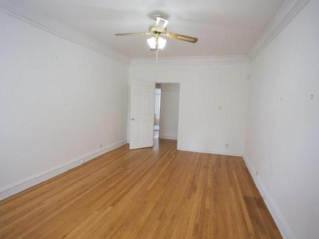 2 Br, 1 bath, Apartment 5715 S Kimbark Ave