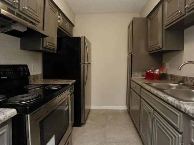 2 Br, 1 bath, Apartment 5845 Ridgewood Rd
