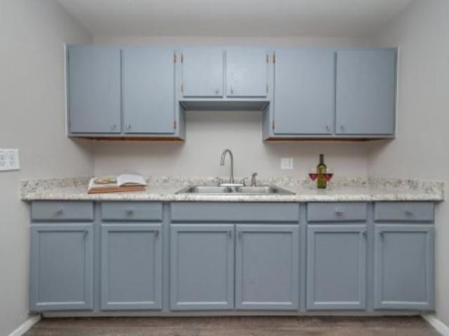 2 Br, 1 bath, Apartment 5800 Renee Court