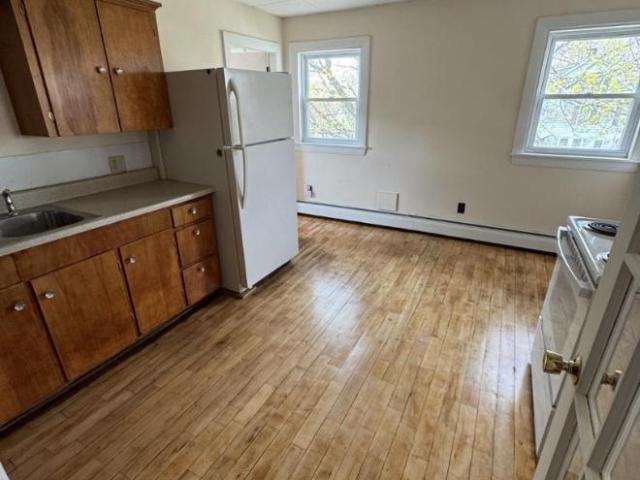 2 Br, 1 bath, Apartment 58 Main Street