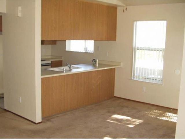 2 Br, 1 bath, Apartment 5940 Landis Ave