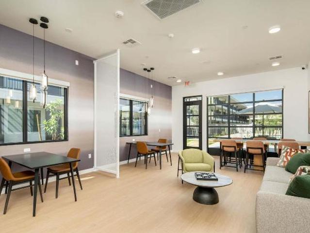 2 Br, 1 bath, Apartment 5900 N 99th Ave