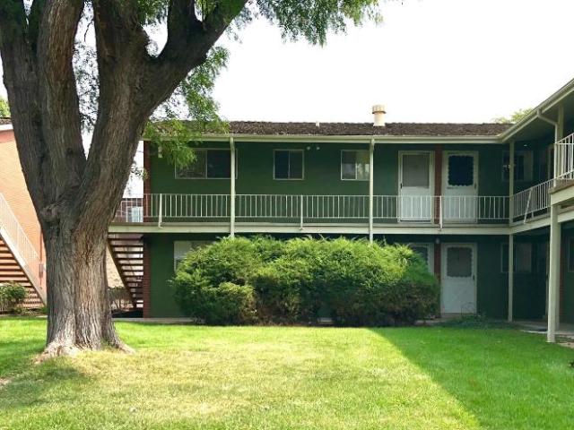 2 Br, 1 bath, Apartment 5904 5934 So Datura Street