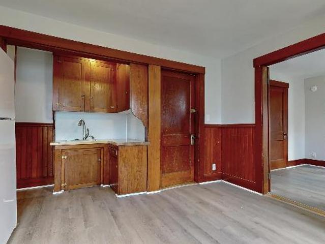 2 Br, 1 bath, Apartment 5 Pine Street